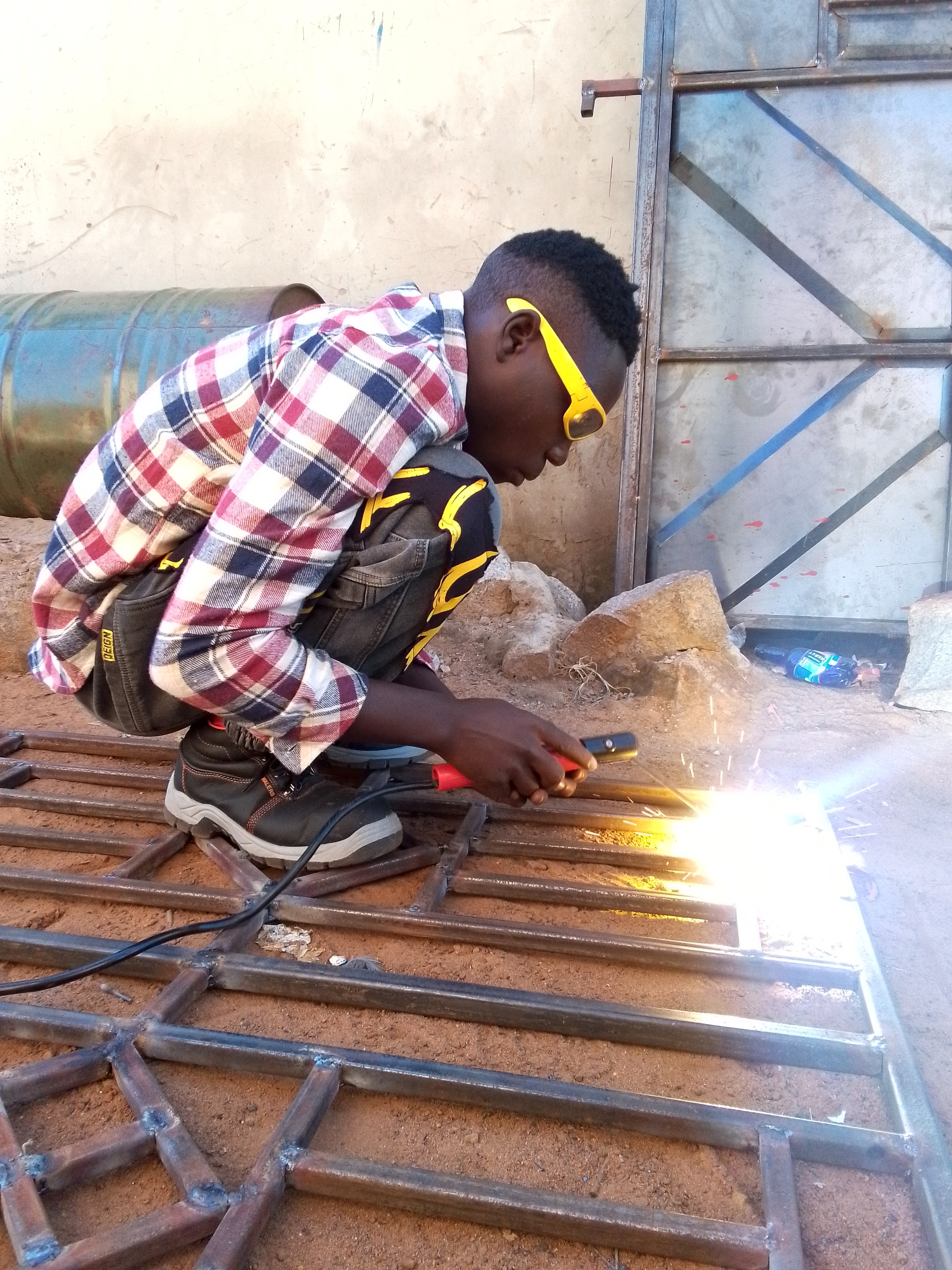 FROM ZERO TO HERO: SAFARI'S JOURNEY - Lahash